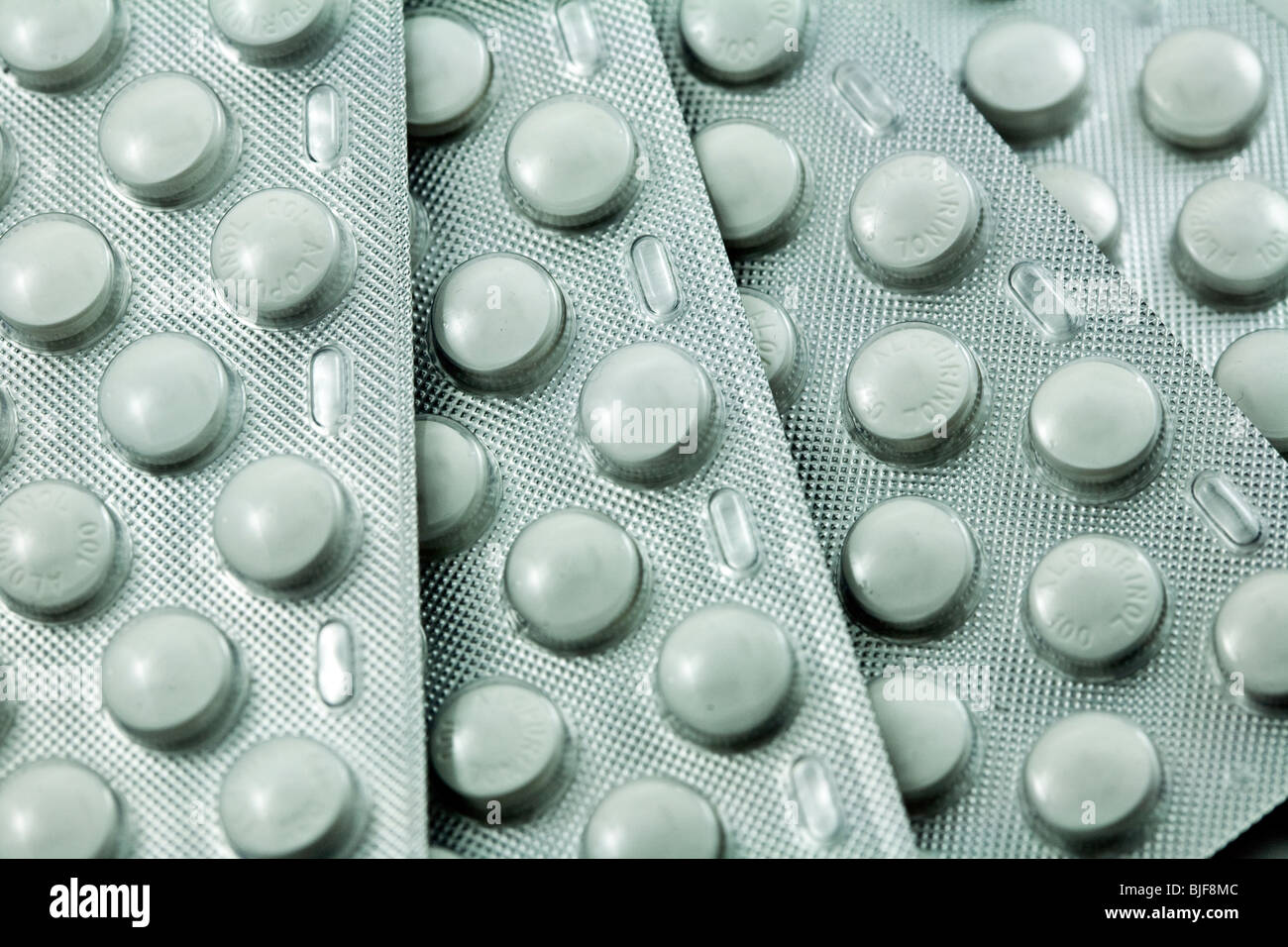 White packages hi-res stock photography and images - Alamy