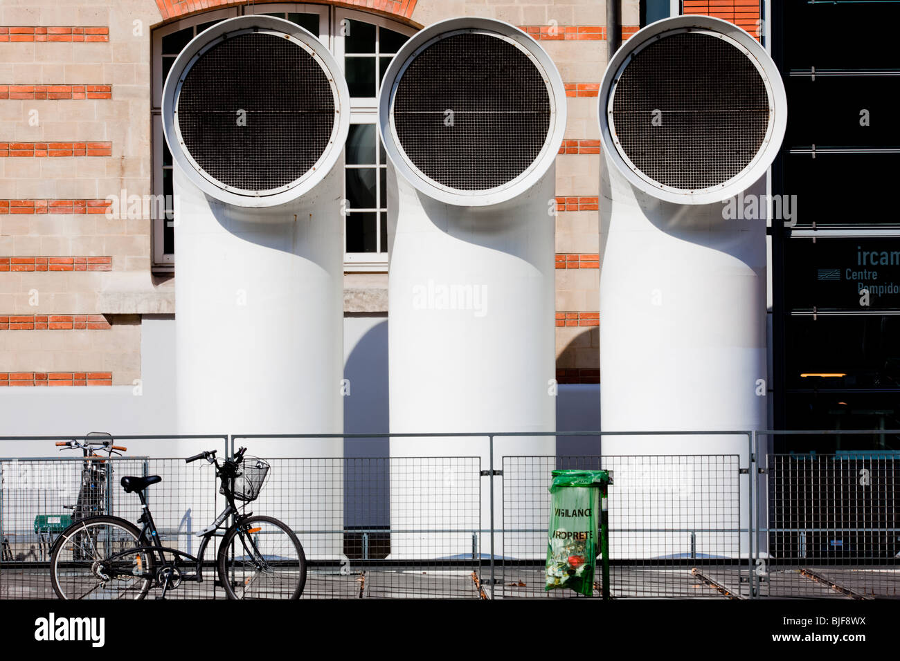 Paris pipe hi-res stock photography and images - Alamy