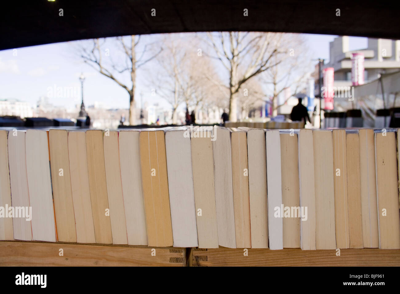 Books stalls hi-res stock photography and images - Alamy