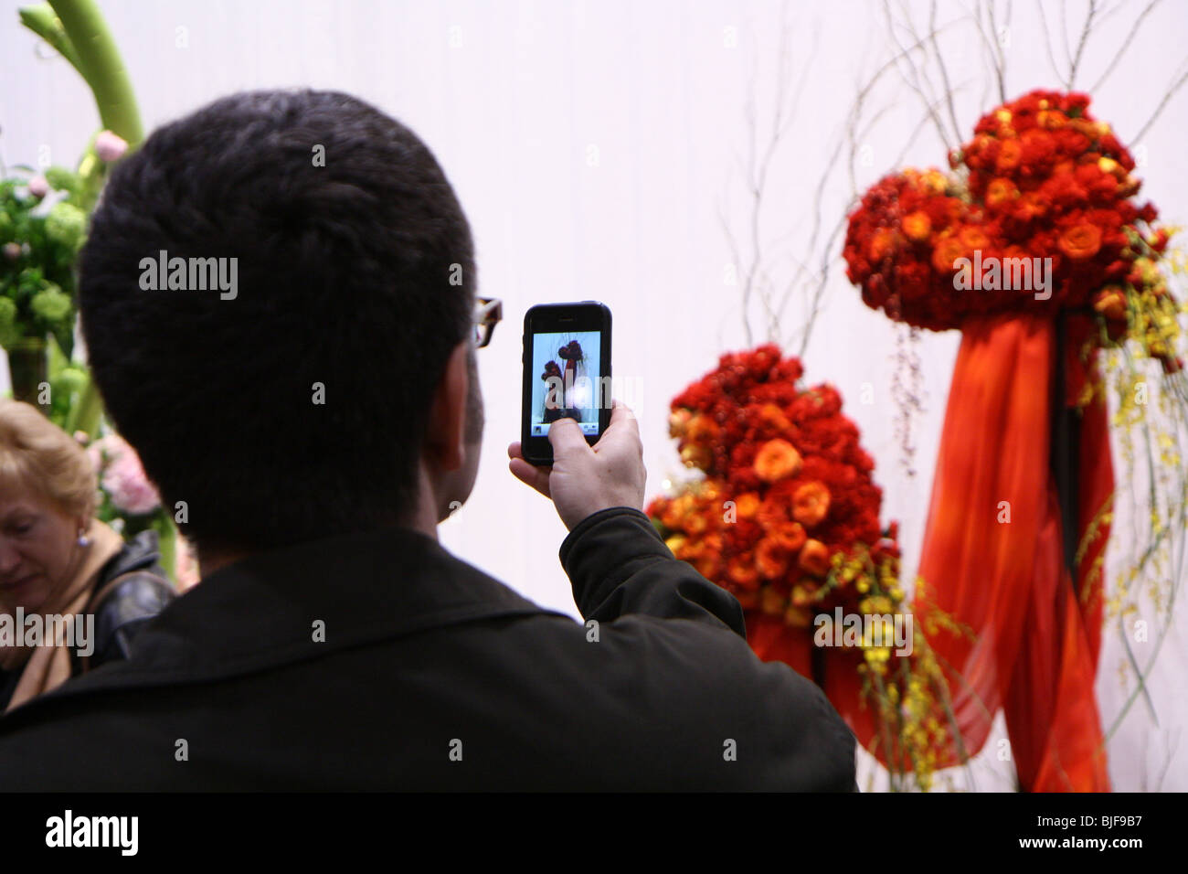 man taking picture iphone camera press button Stock Photo - Alamy