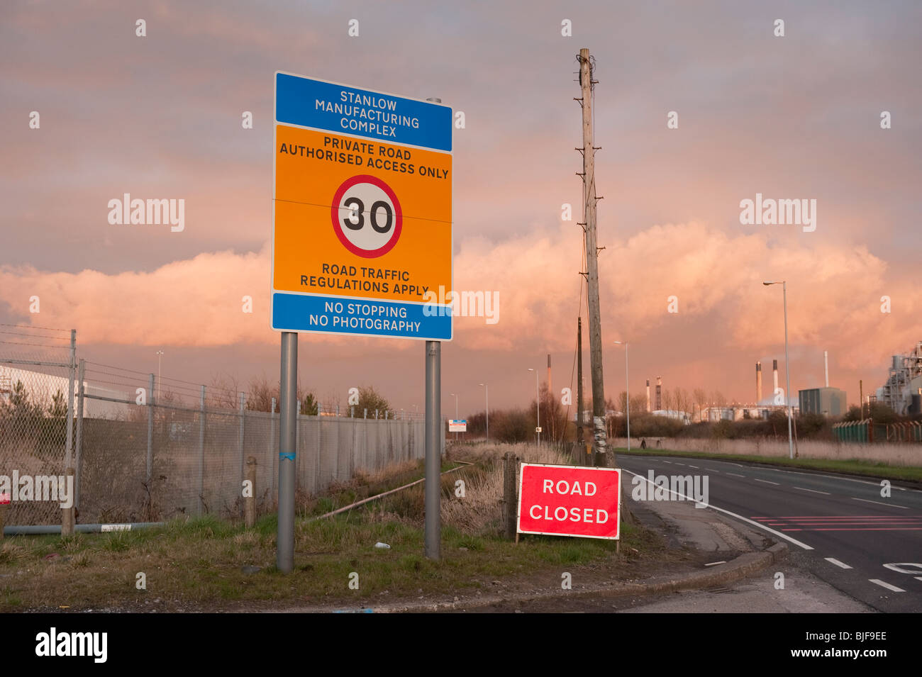 Stanlow oil refinery hi-res stock photography and images - Alamy