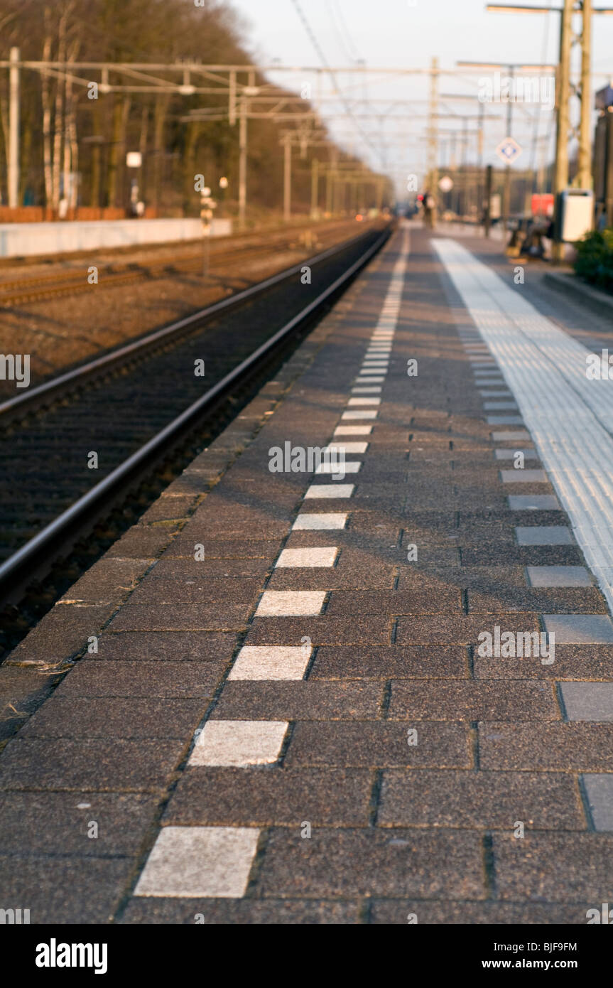 A railway station platform Stock Photo - Alamy