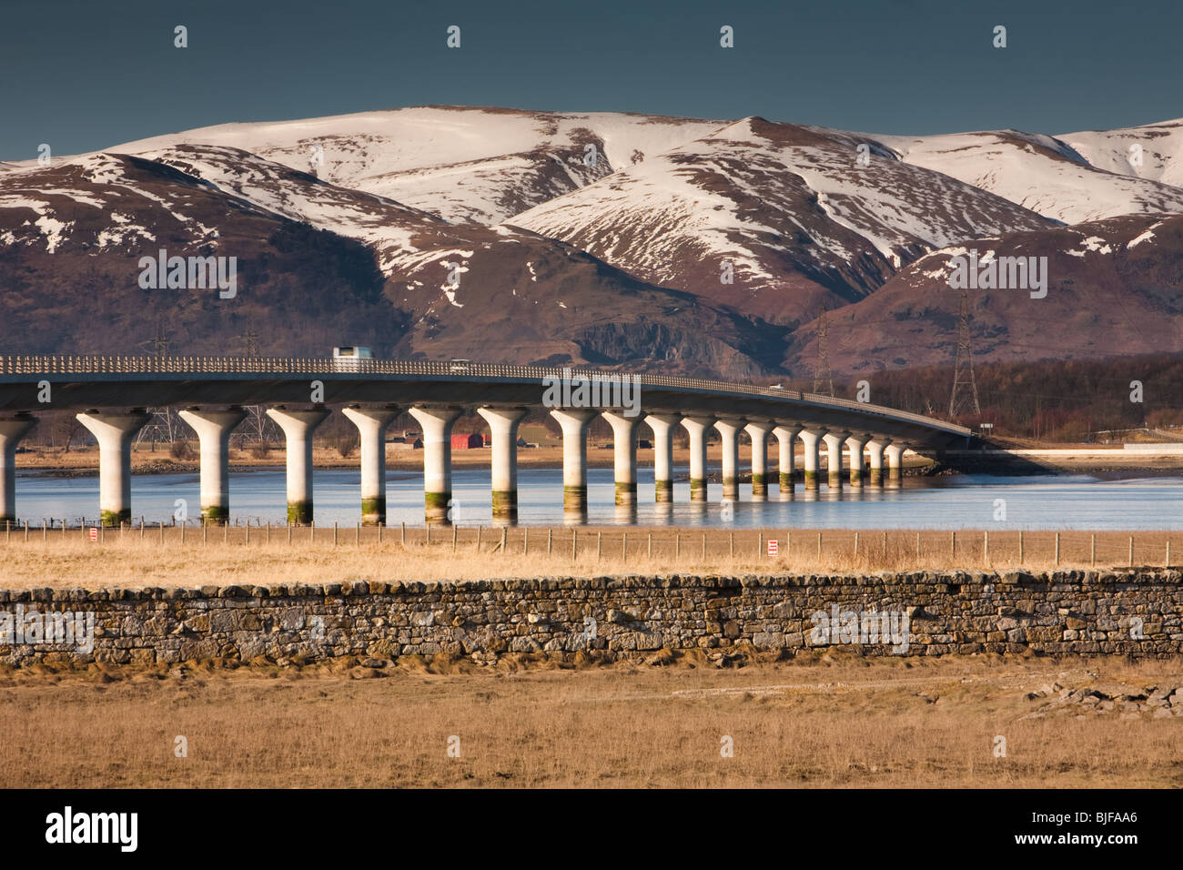 The clackmannanshire bridge hi-res stock photography and images - Alamy