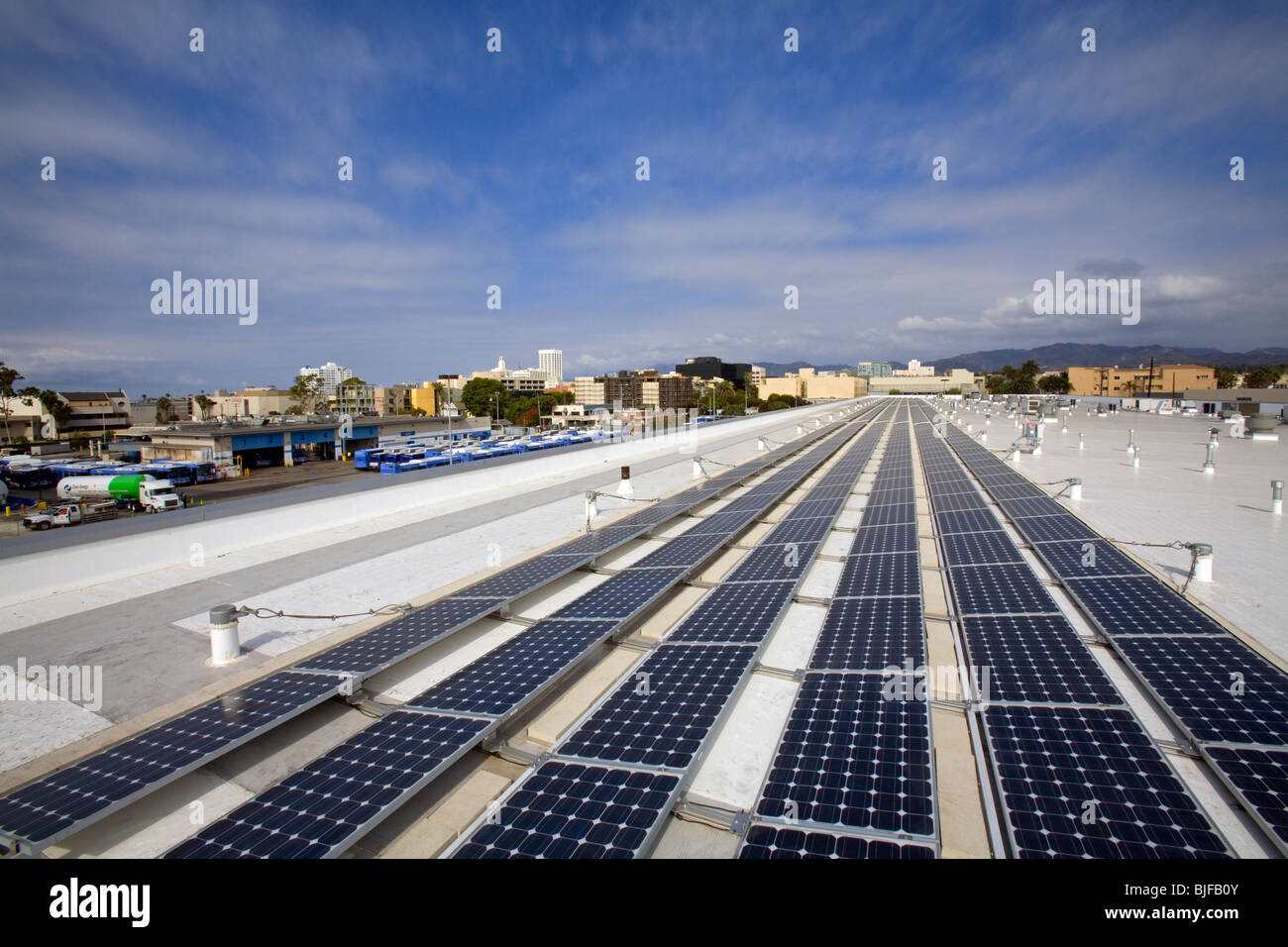 82 Kilowatt Solar Array on roof of Big Blue Bus Terminal, installation ...