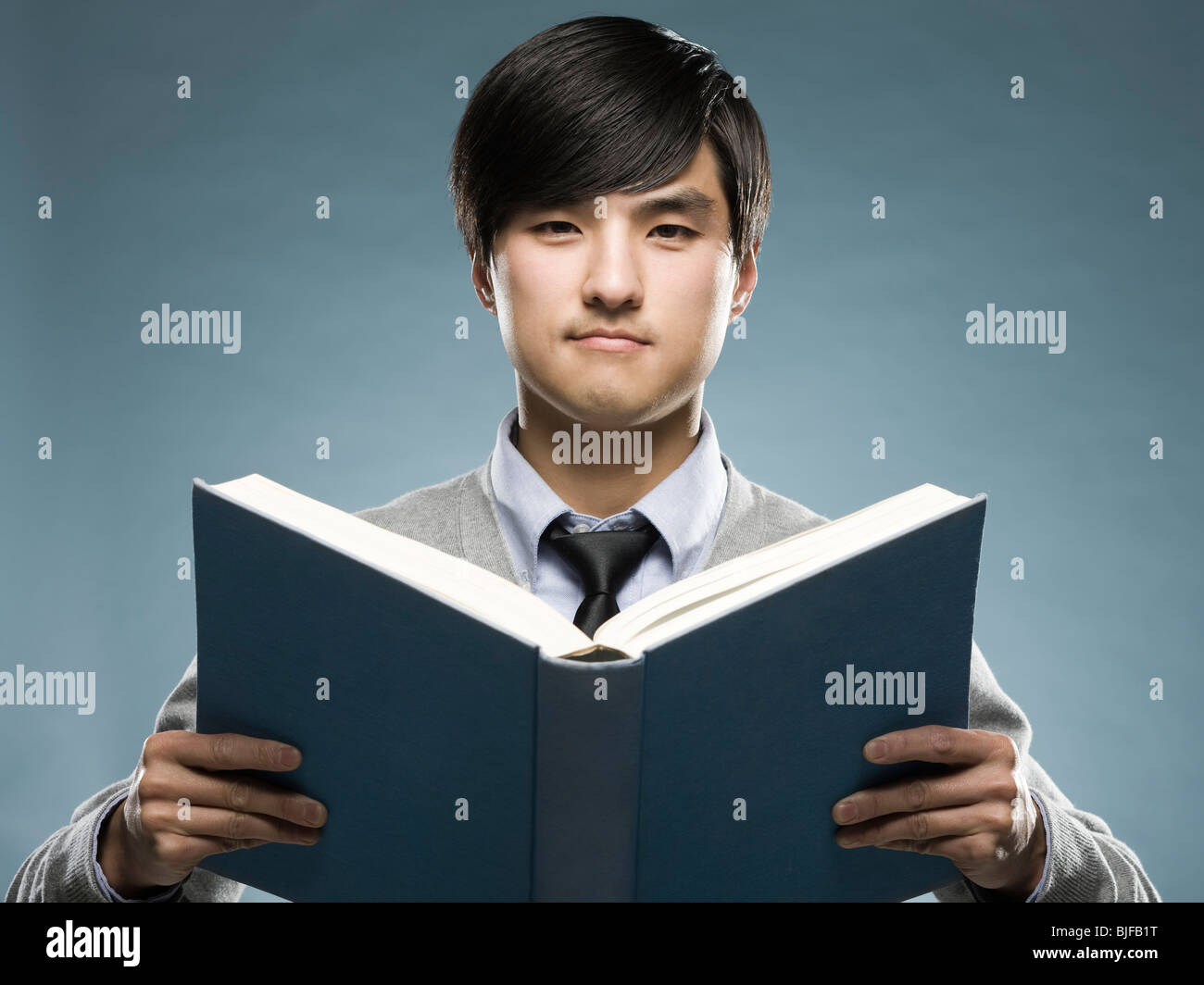 man reading a book Stock Photo - Alamy