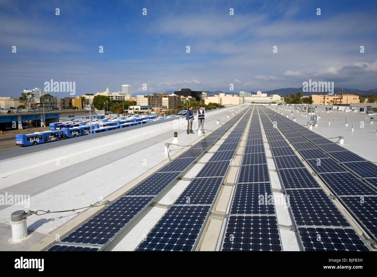 82 Kilowatt Solar Array on roof of Big Blue Bus Terminal, installation ...