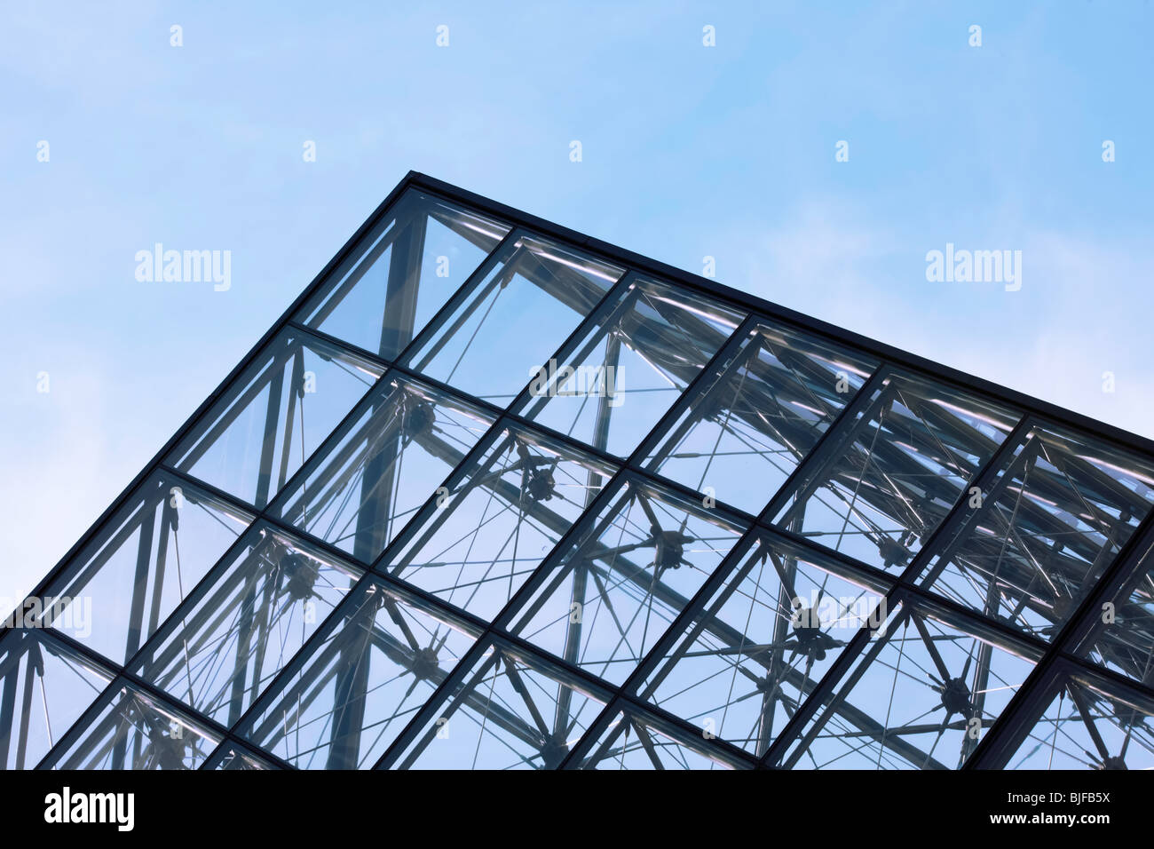 Strucure detail of th Louvre Pyramid Stock Photo - Alamy