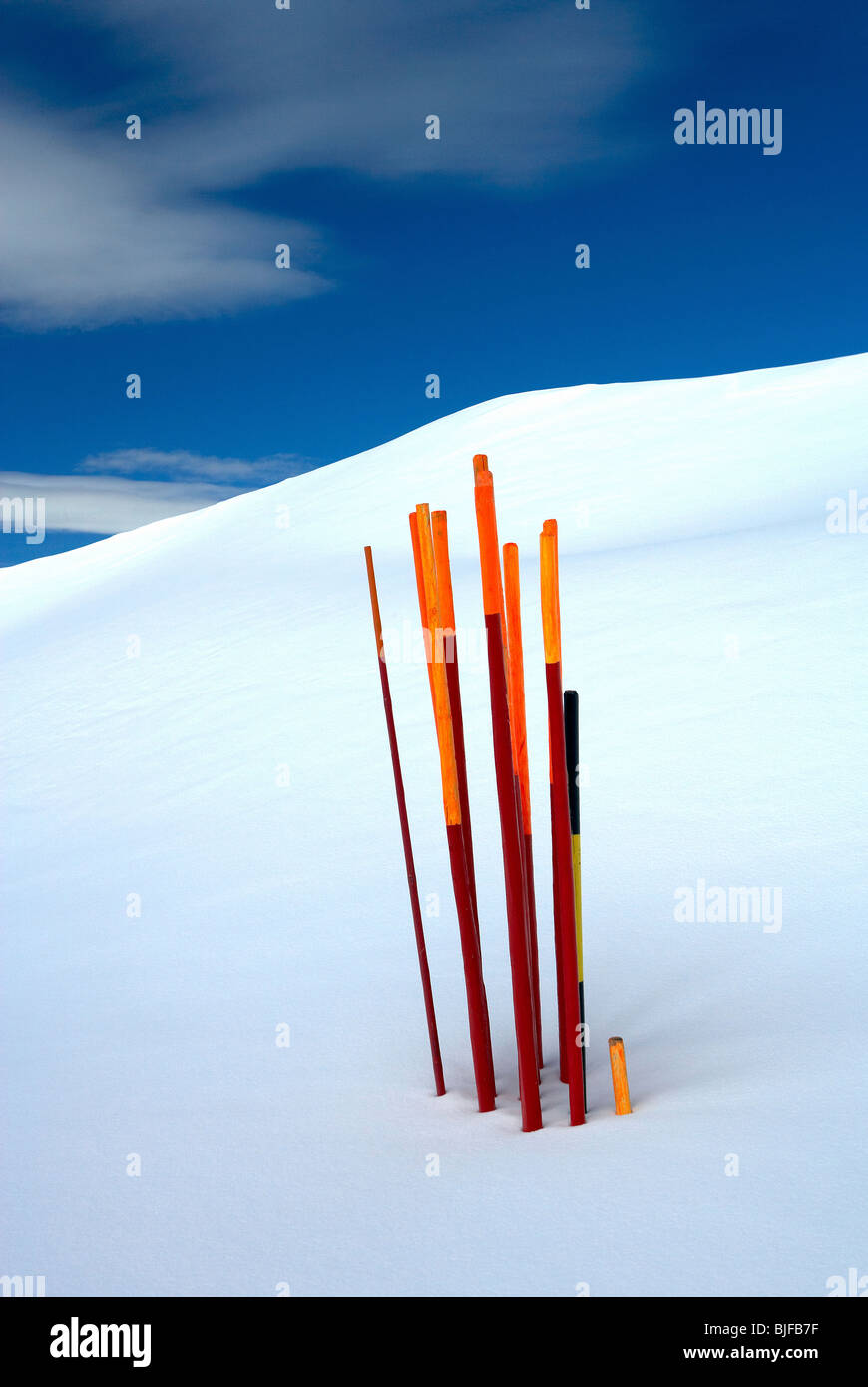 Snow marking sticks hi-res stock photography and images - Alamy