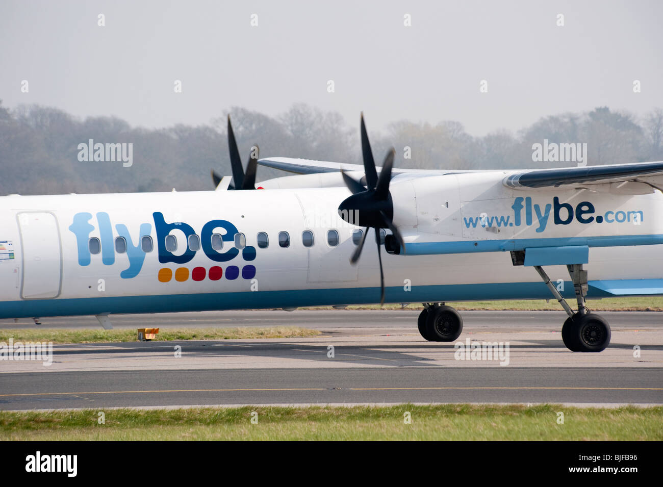 Flybe propeller aircraft Bombardier DHC-8-402 Stock Photo - Alamy