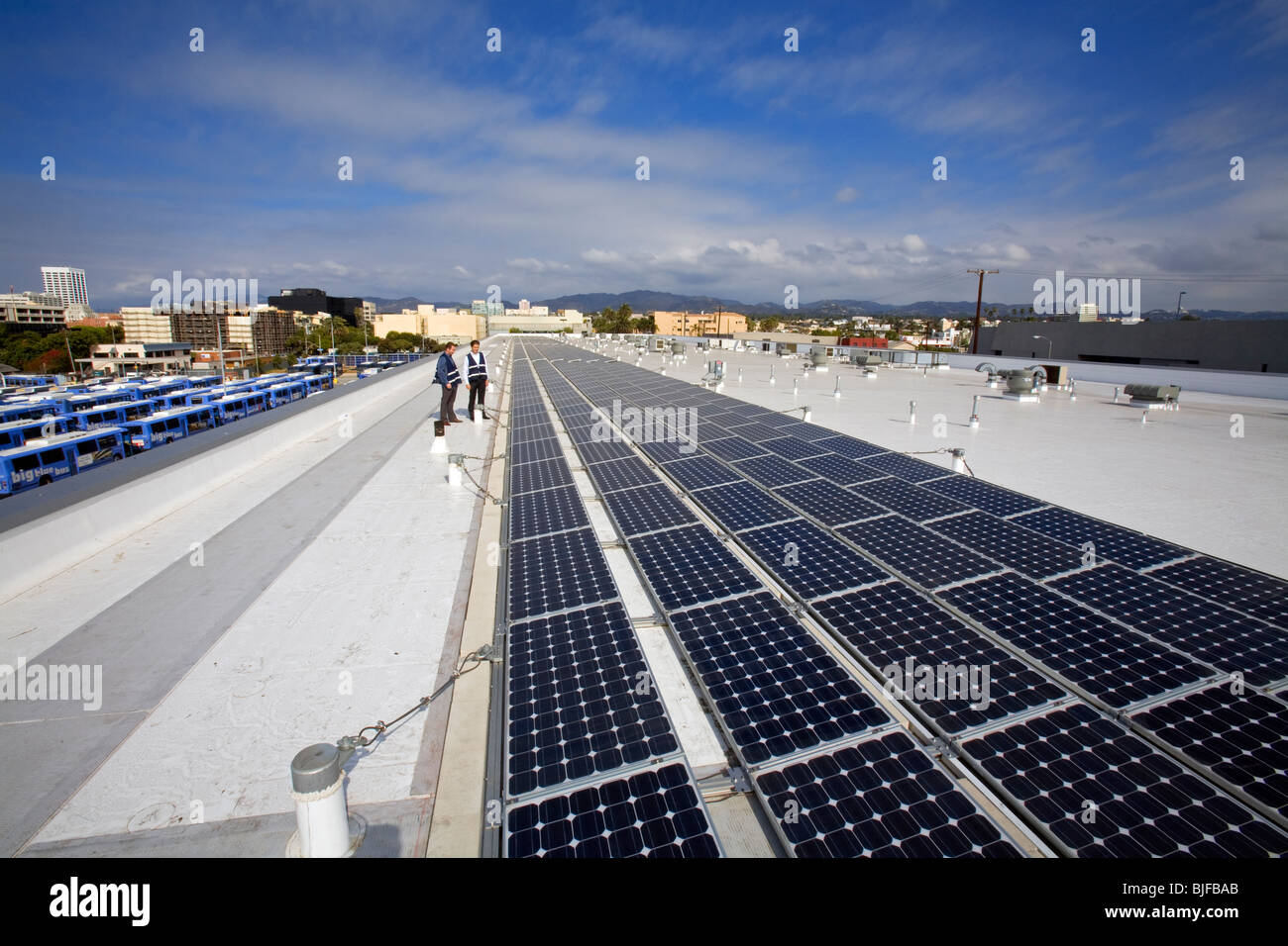 82 Kilowatt Solar Array on roof of Big Blue Bus Terminal, installation ...
