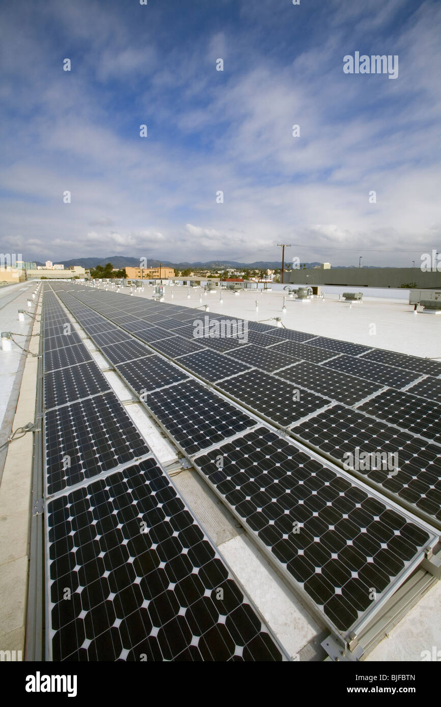 82 Kilowatt Solar Array on roof of Big Blue Bus Terminal, installation ...