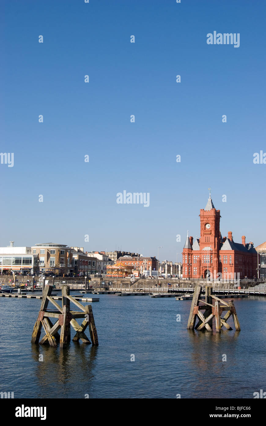 Cardiff bay waterfront hi-res stock photography and images - Alamy