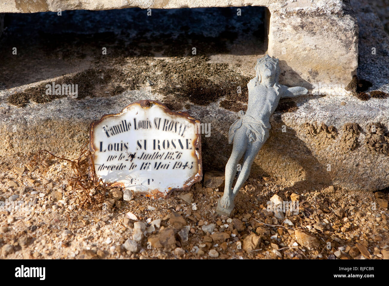 Broken Christ figure and family plaque on Gravestone Stock Photo - Alamy