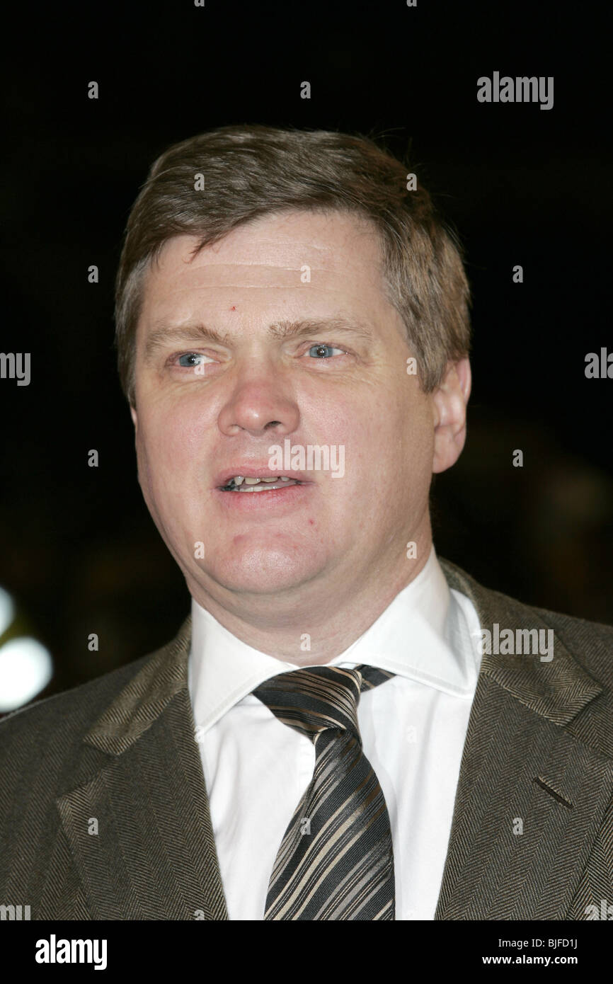 Ray mears hi-res stock photography and images - Alamy
