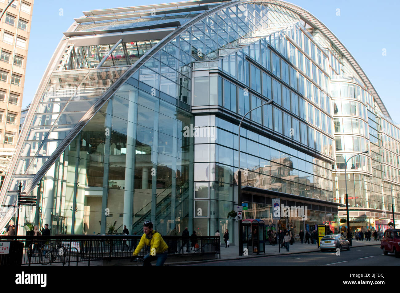 Cardinal Centre new shopping and office block, Victoria, Westminster ...