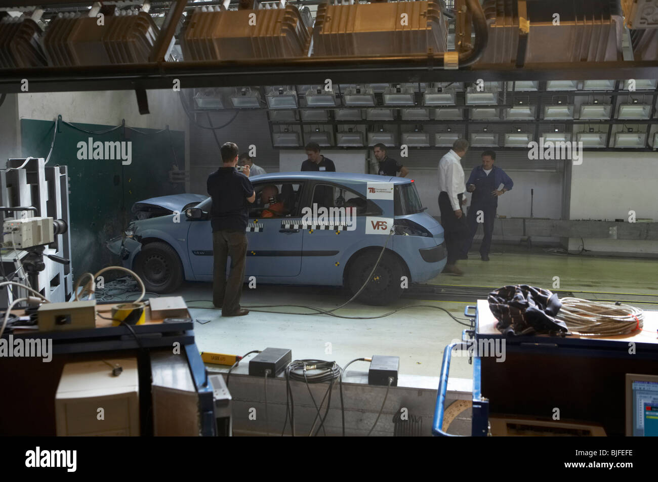 Car crash wall test hi-res stock photography and images - Alamy