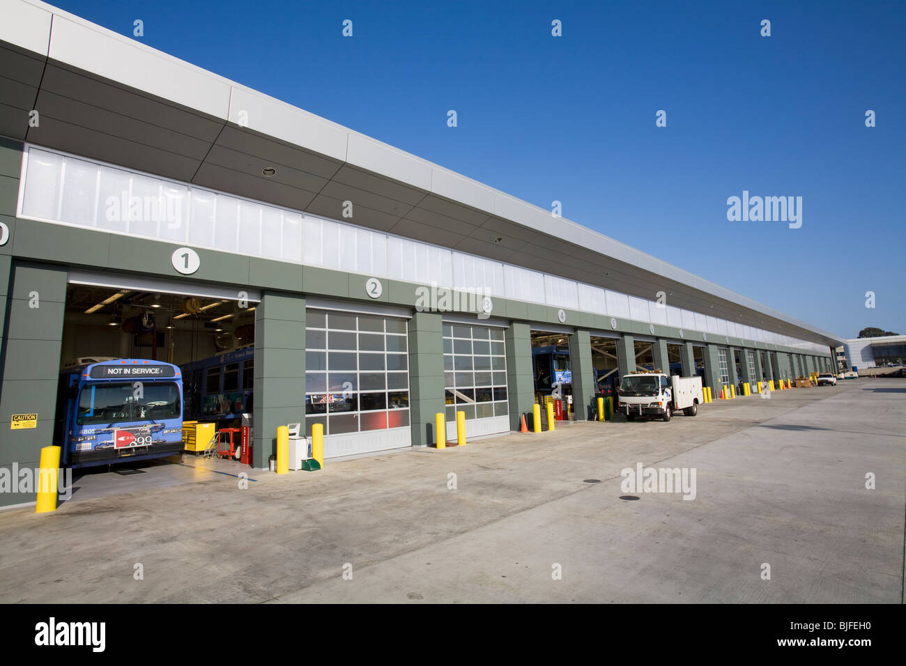 Big Blue Bus Terminal, buses powered by Liquified Natural Gas (LNG ...