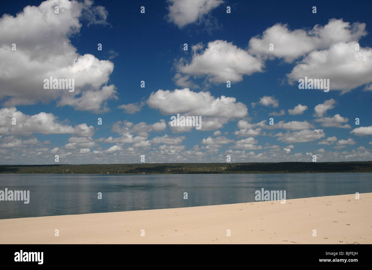 The beautiful and idyllic island of Linga Linga. Just North of ...