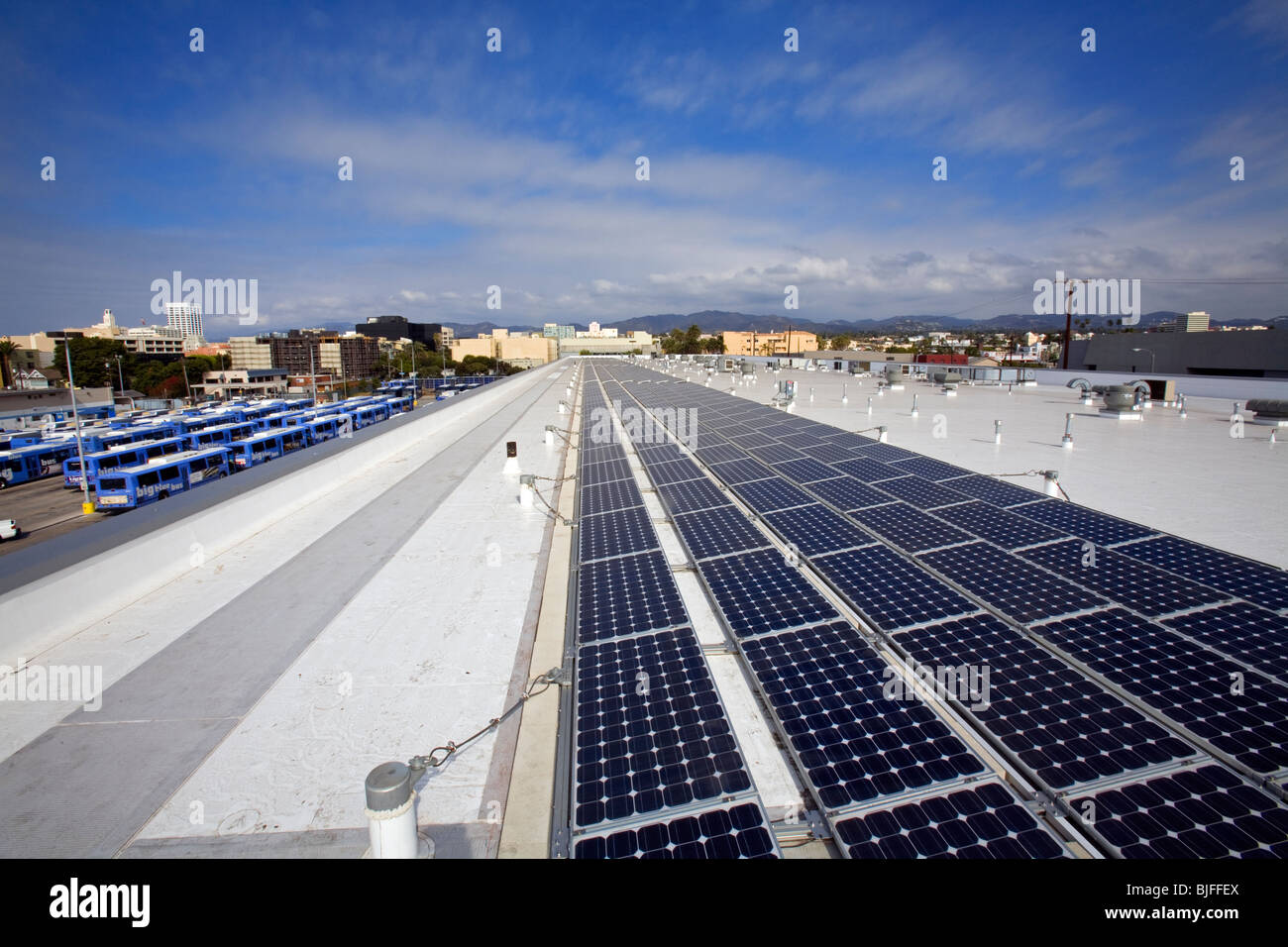 82 Kilowatt Solar Array on roof of Big Blue Bus Terminal, installation ...
