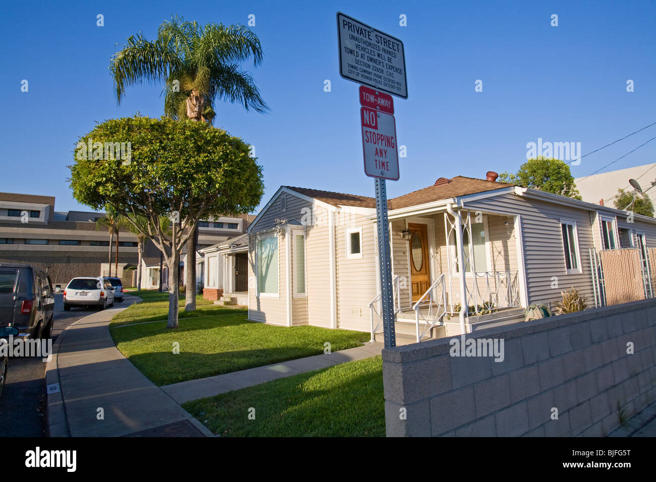Low income neighborhood california hi-res stock photography and images ...