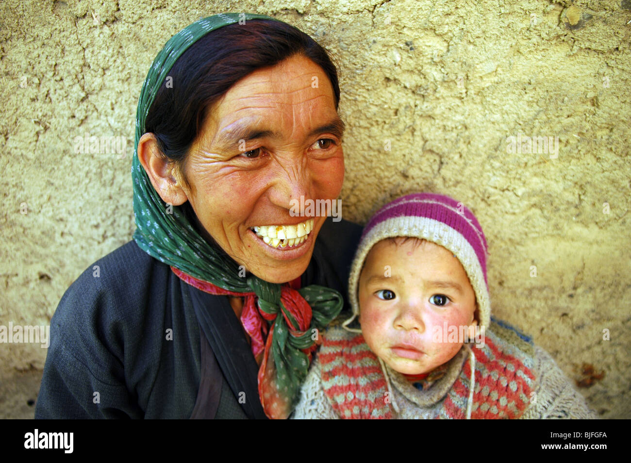 Ladakhi mother and child Stock Photo - Alamy