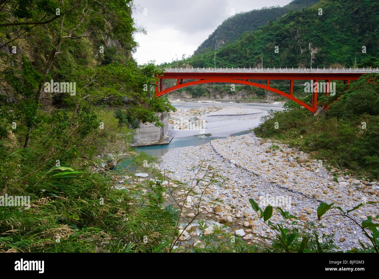 Red Bridge at Taroko Gorge National Park, Hua Lian County, Taiwan ...