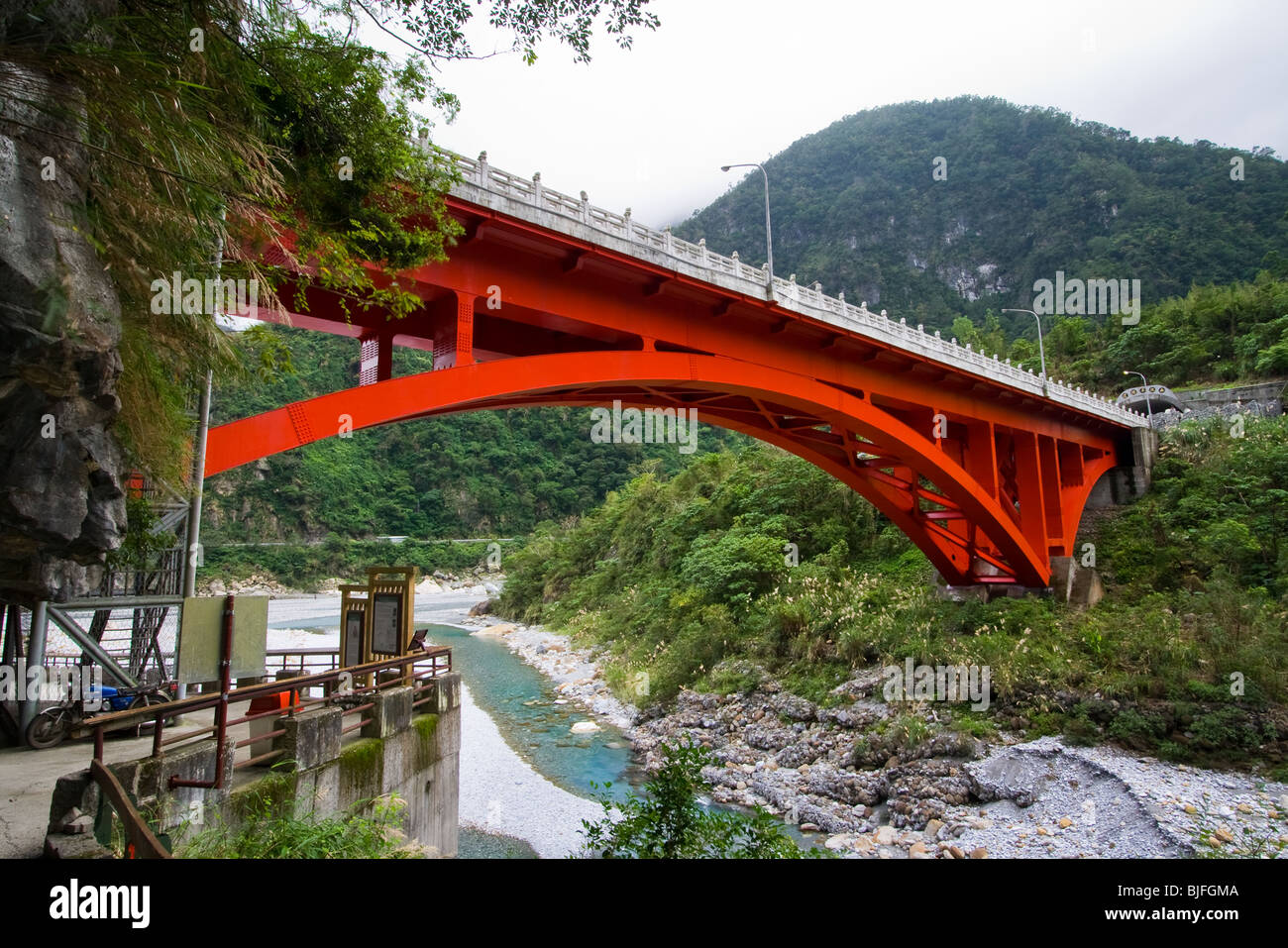 Red Bridge at Taroko Gorge National Park, Hua Lian County, Taiwan ...