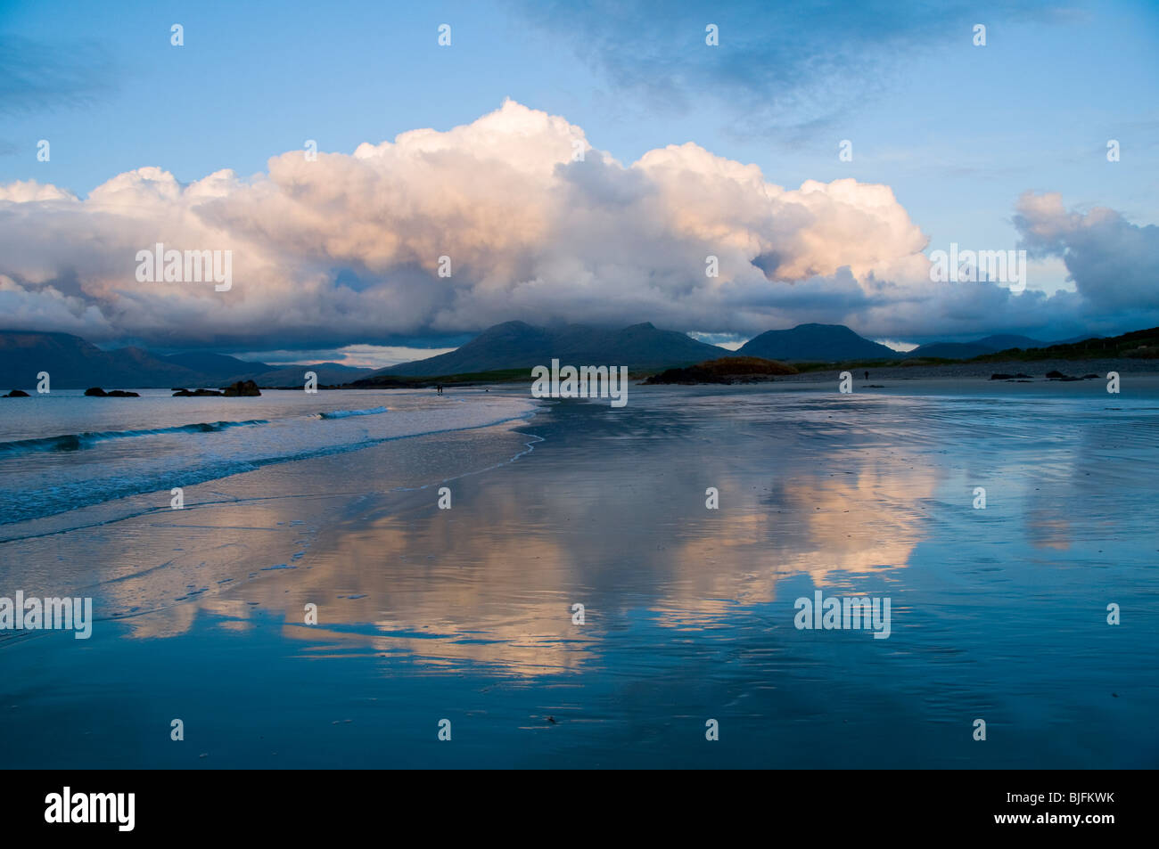 Mweelrea mountain from renvyle beach hi-res stock photography and ...