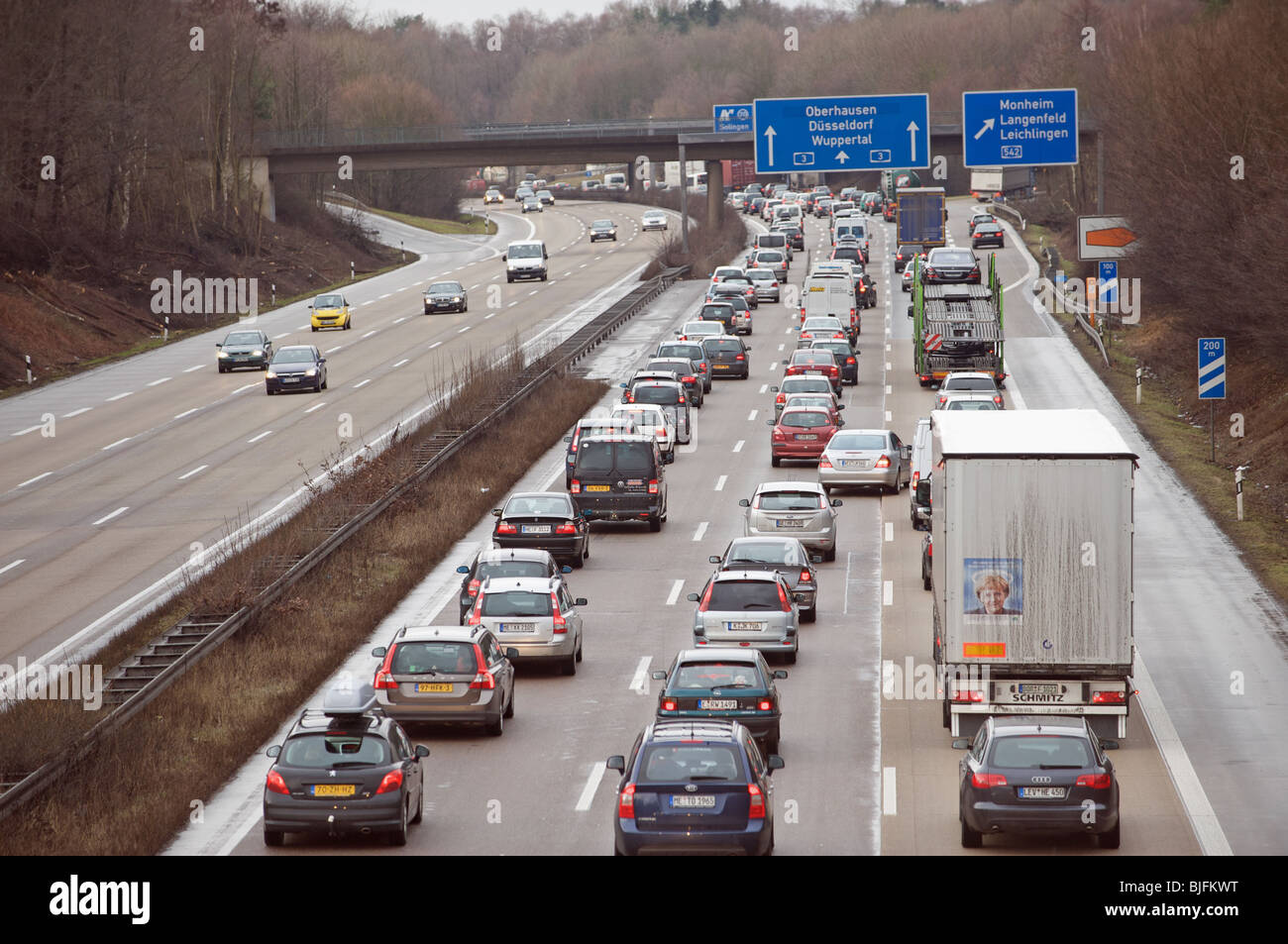 Congested freeway hi-res stock photography and images - Alamy