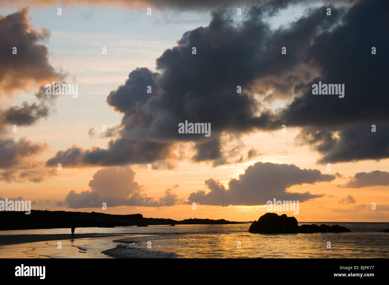 Beach sunset ireland hi-res stock photography and images - Alamy