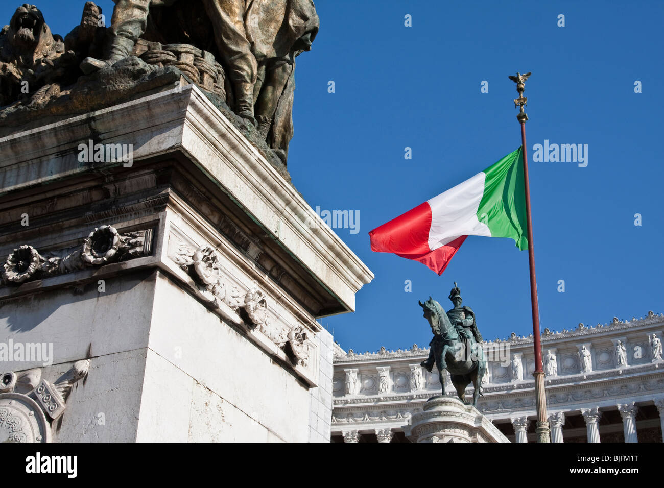 Il vittoriano, Altare delle patria. Fascist Monument. Italian flag at ...