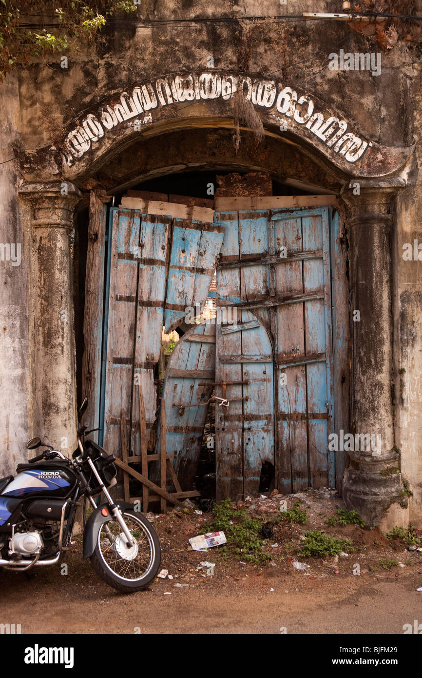 India, Kerala, Kochi, Mattancherry, Jewtown, motorbike parked in front ...