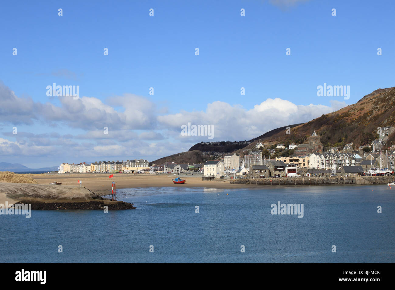 Barmouth seen from the sand dune spit of Fairbourne across the Mawddach ...