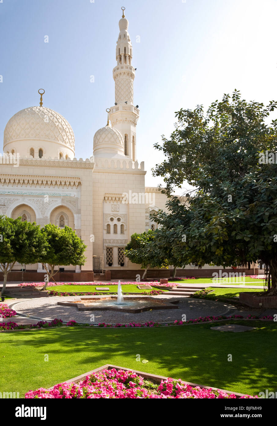 The Jumeirah Mosque in Dubai, United Arab Emirates, UAE Stock Photo - Alamy
