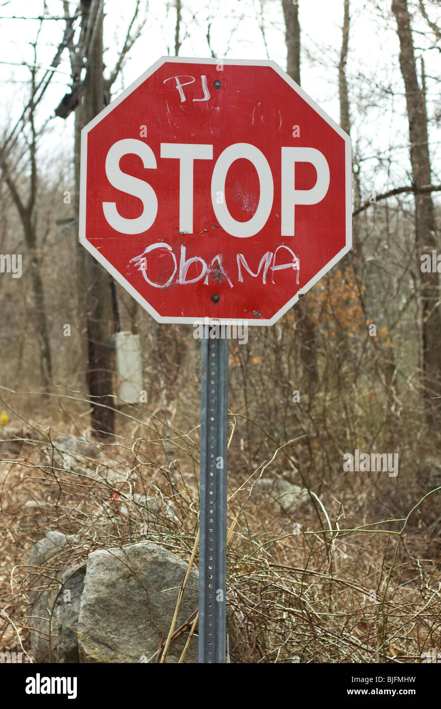 Red octagon with a white border hi-res stock photography and images - Alamy