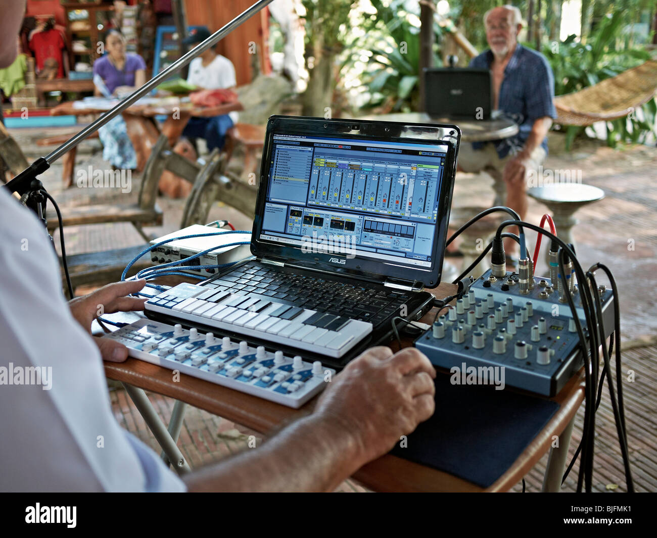 Mixing board hi-res stock photography and images - Alamy