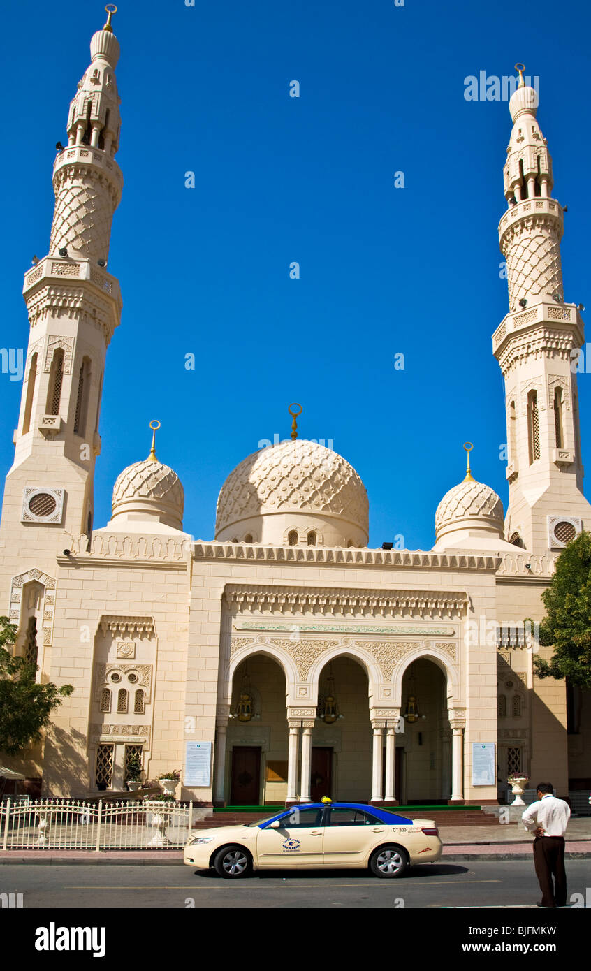 Dubai taxi hi-res stock photography and images - Alamy