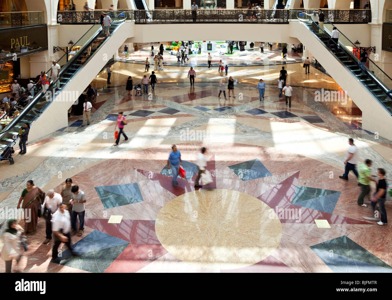 Shopping mall escalators hi-res stock photography and images - Alamy