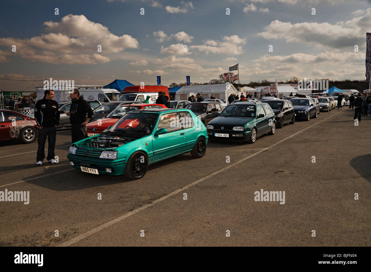 Run queue hi-res stock photography and images - Alamy