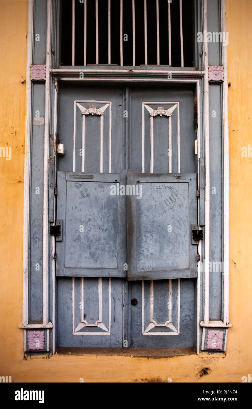 India, Kerala, Kochi, Mattancherry, Jewtown, architecture, unusual blue ...