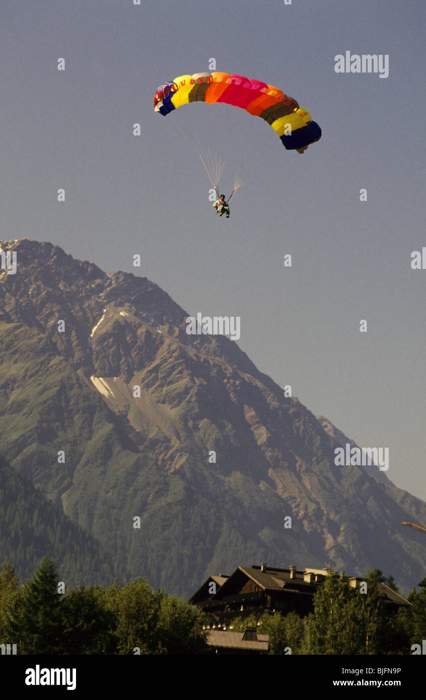 Para gliding over a valley town Stock Photo - Alamy