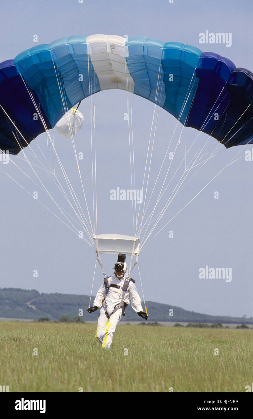 Landing a glider hi-res stock photography and images - Alamy