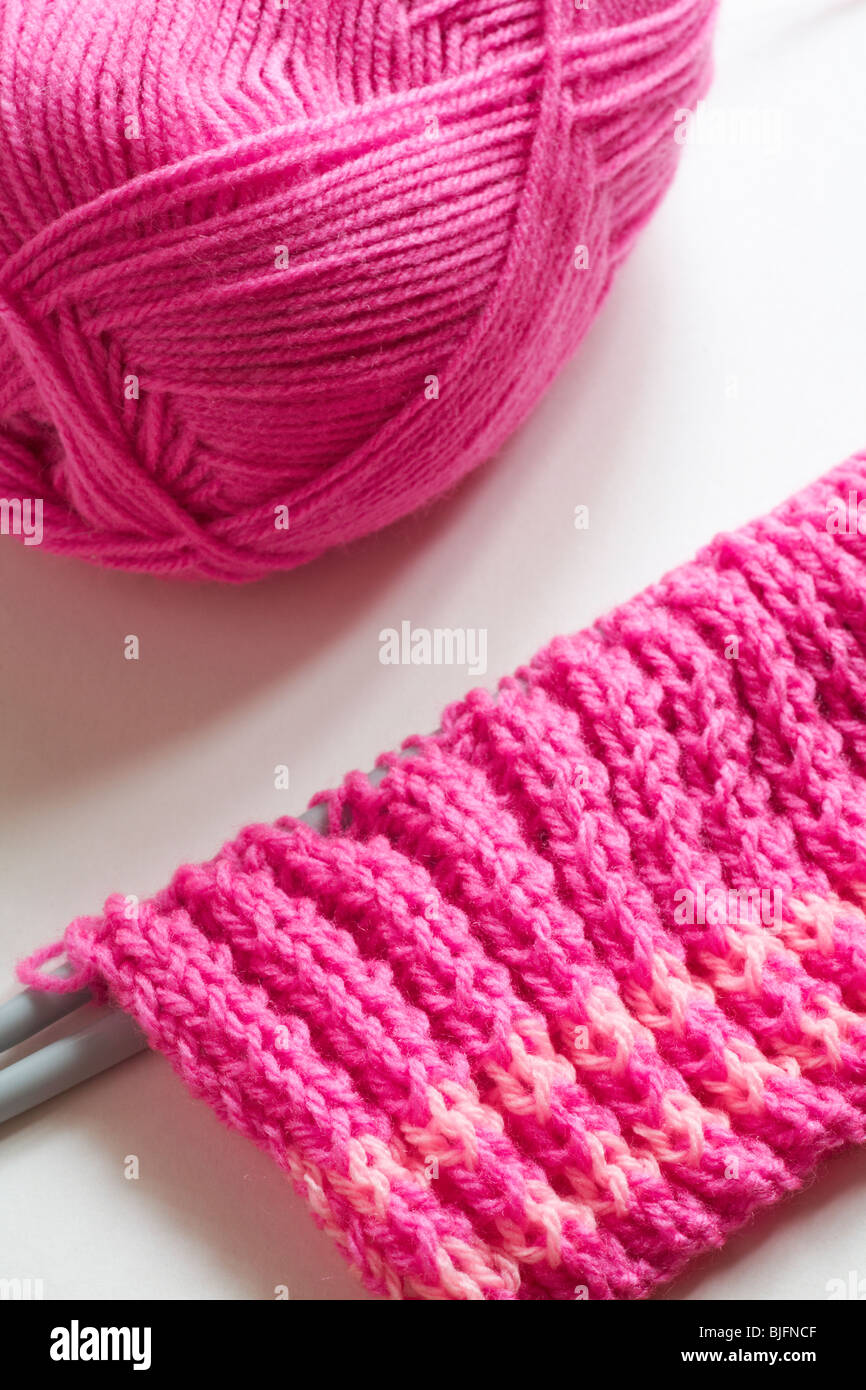 White plain knitting hi-res stock photography and images - Alamy