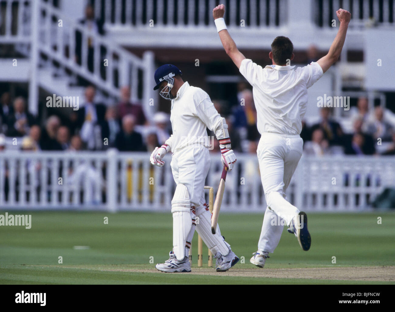 Cricket player action crowd hi-res stock photography and images - Alamy
