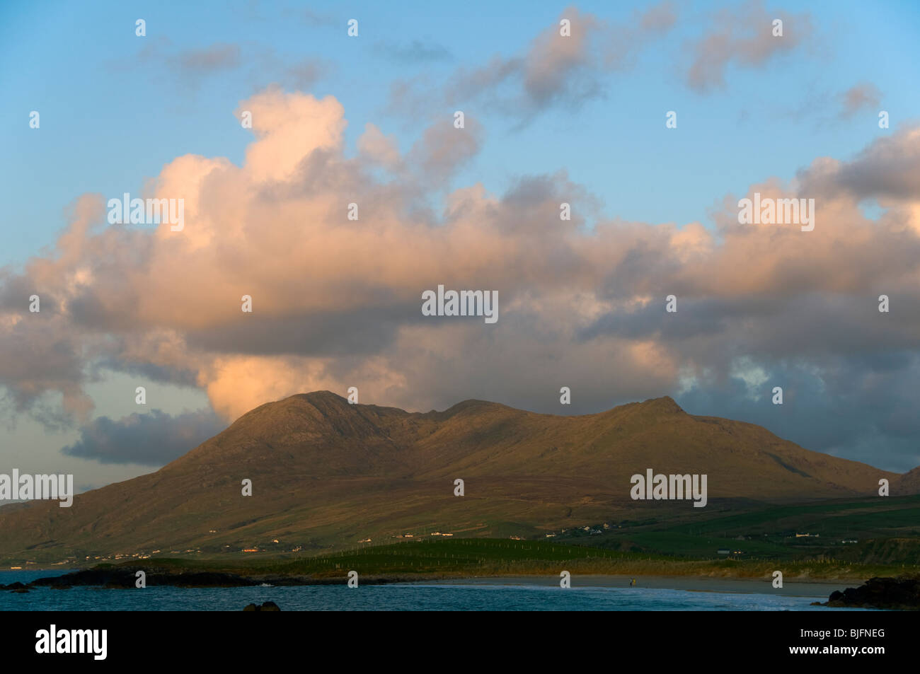 Sunset mountains hills cloud hi-res stock photography and images - Alamy
