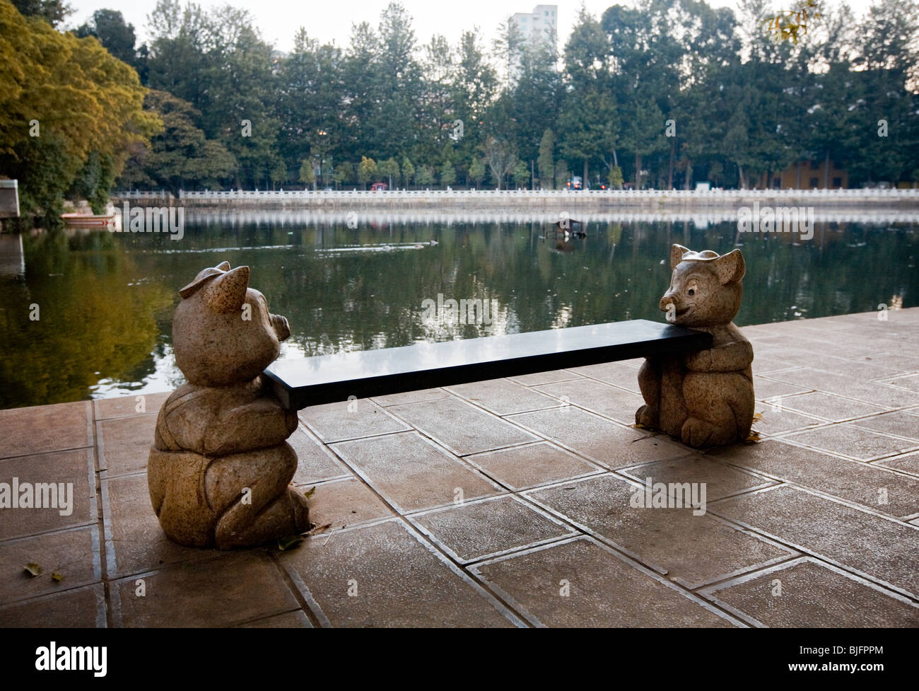 China park bench hi-res stock photography and images - Alamy