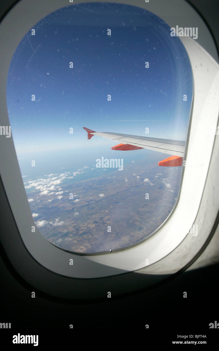 Easyjet cabin crew airline hi-res stock photography and images - Alamy