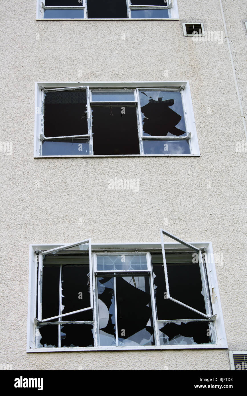 Broken windows hi-res stock photography and images - Alamy