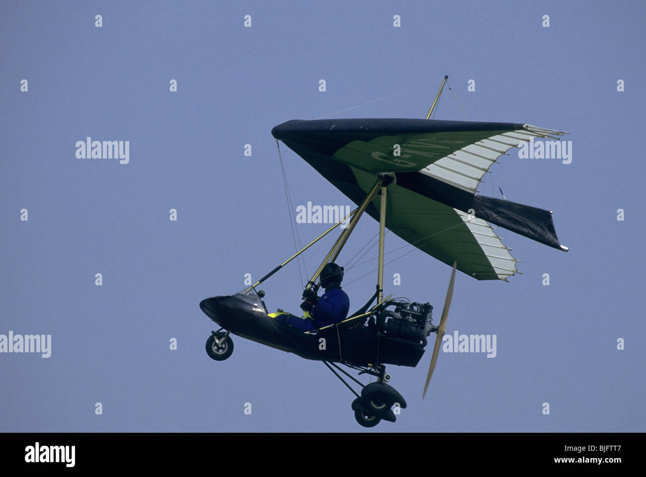 Microlight in flight Stock Photo - Alamy