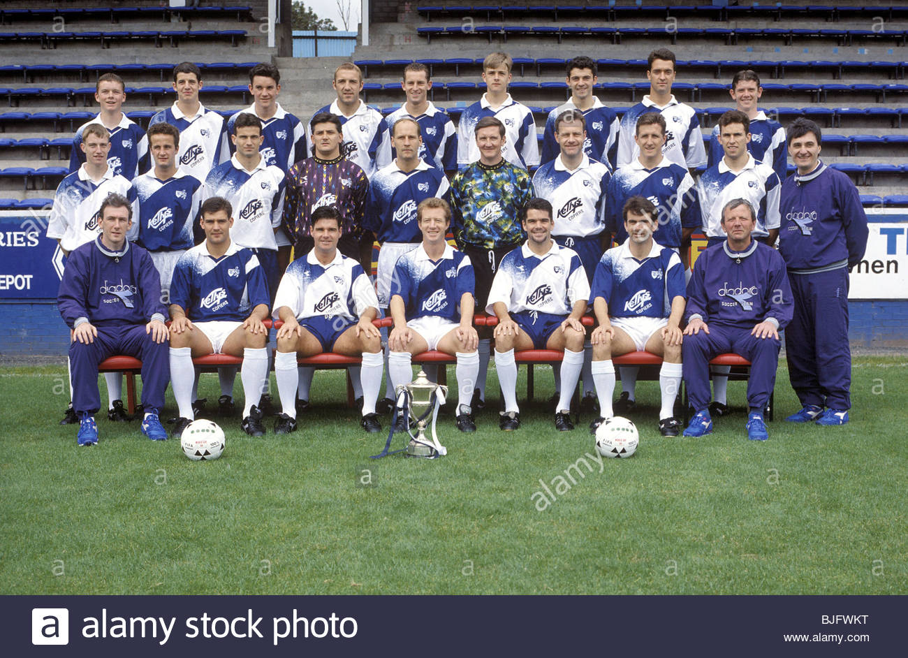 Football Team Picture With Trophy Stock Photos & Football Team Picture ...